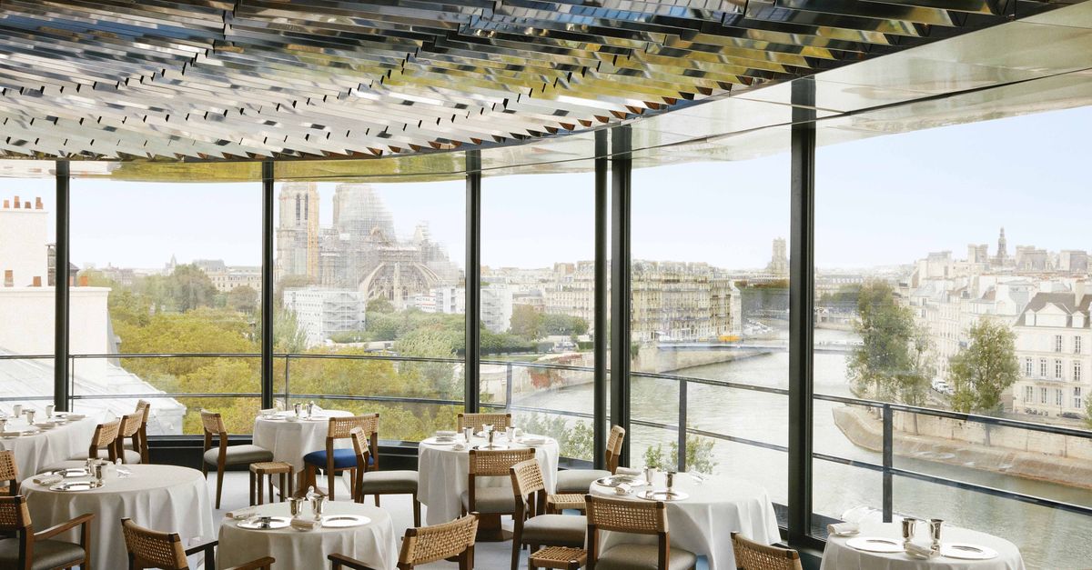 La Tour d'Argent: EXPERIENCE CIGARE SUR LE TOIT DE LA TOUR AVEC CIGAR ...